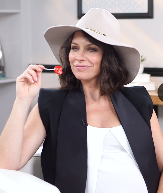 Evangeline Lily – Helena Quinn